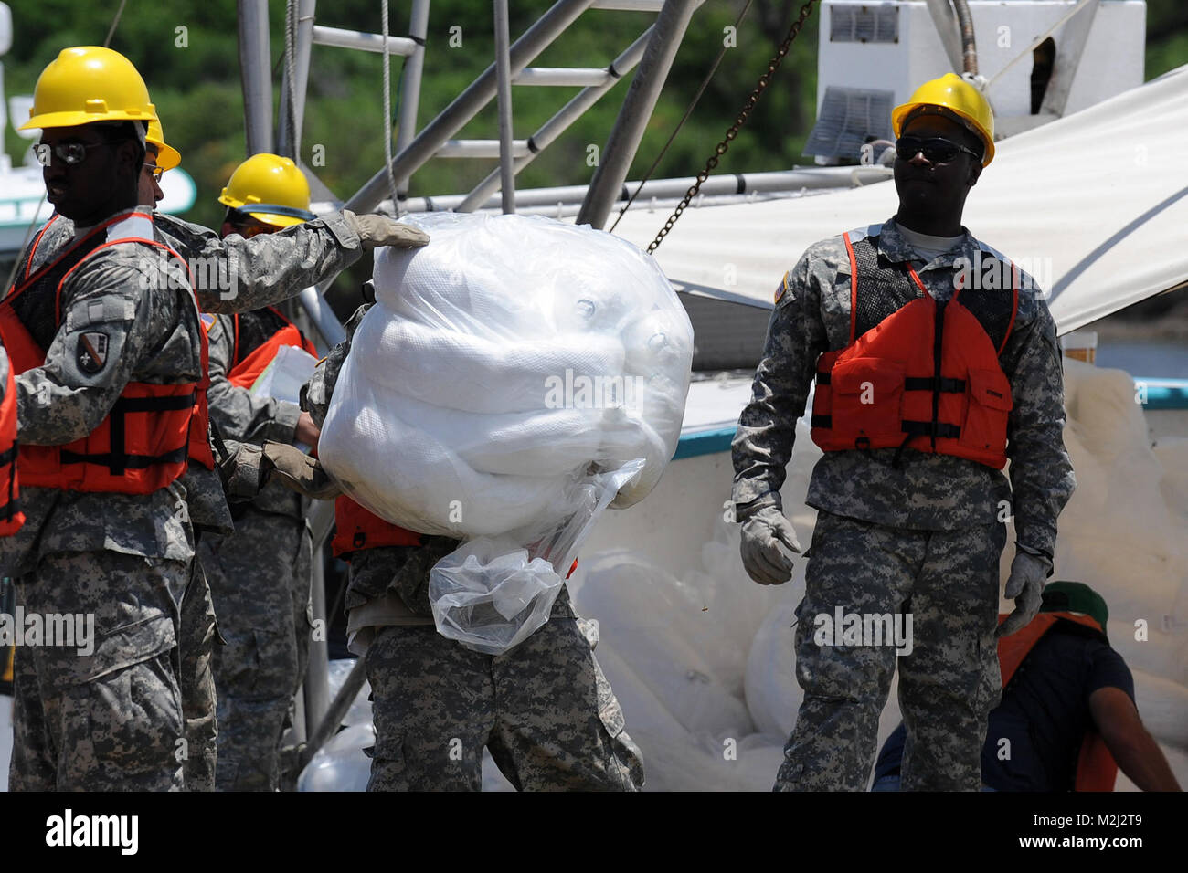 ST Bernard, LA – Louisiana National Guardsmen of the 225th Engineering ...