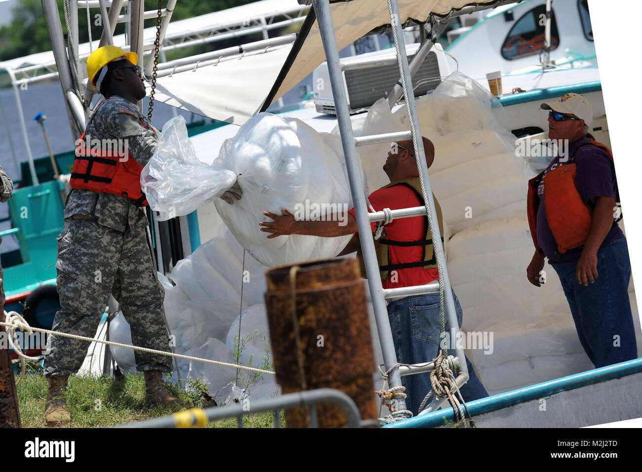 ST Bernard, LA – Louisiana National Guardsmen of the 225th Engineering ...