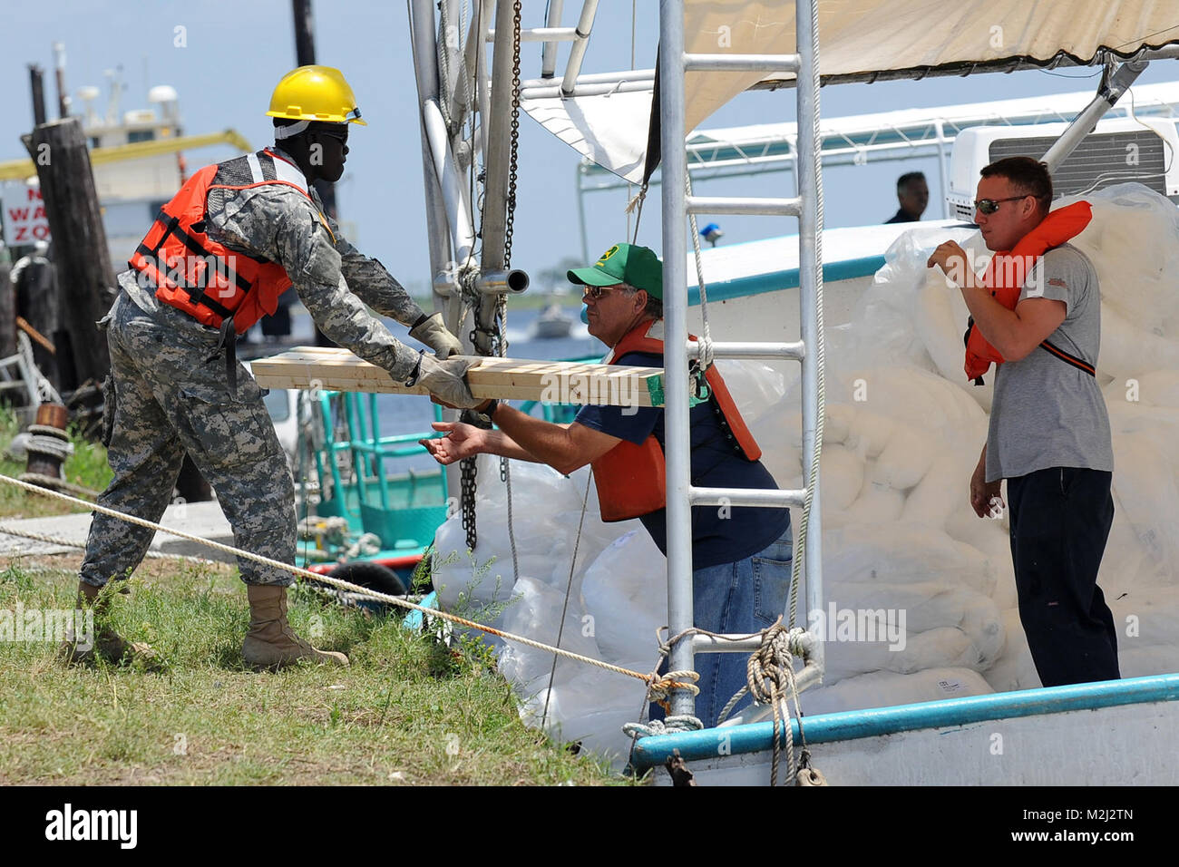 ST Bernard, LA – Louisiana National Guardsmen of the 225th Engineering ...