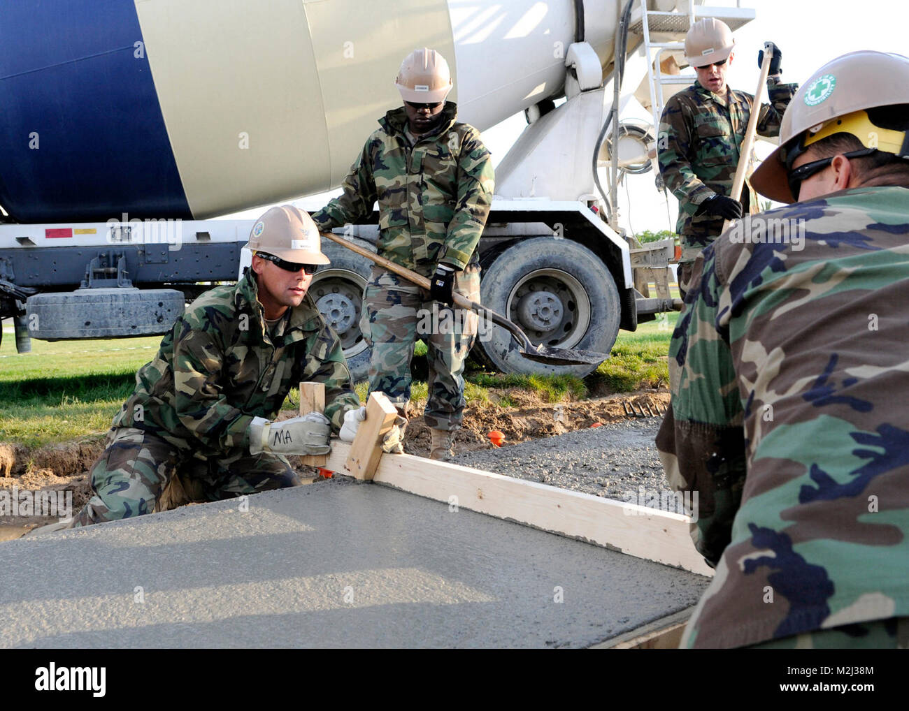 100514-N-6357K-042 ROTA, Spain (May 14, 2010) Seabees assigned to Naval ...