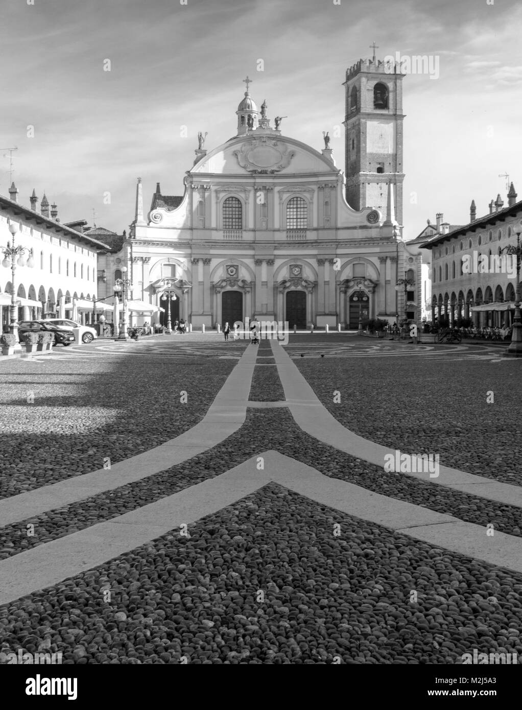 Vigevano cathedral hi-res stock photography and images - Alamy