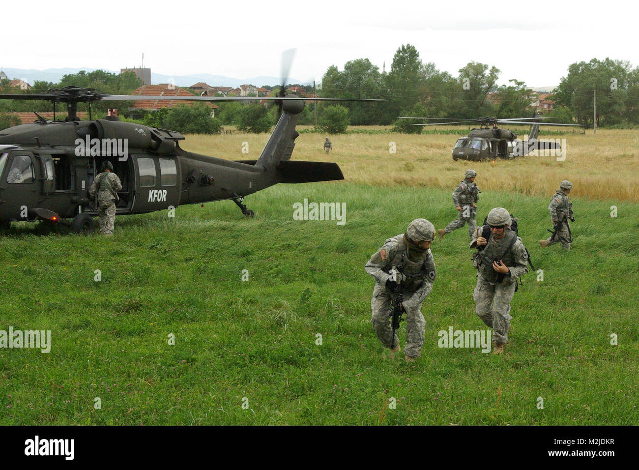 Soldiers move to set up security perimeter by EUCOM Stock Photo - Alamy