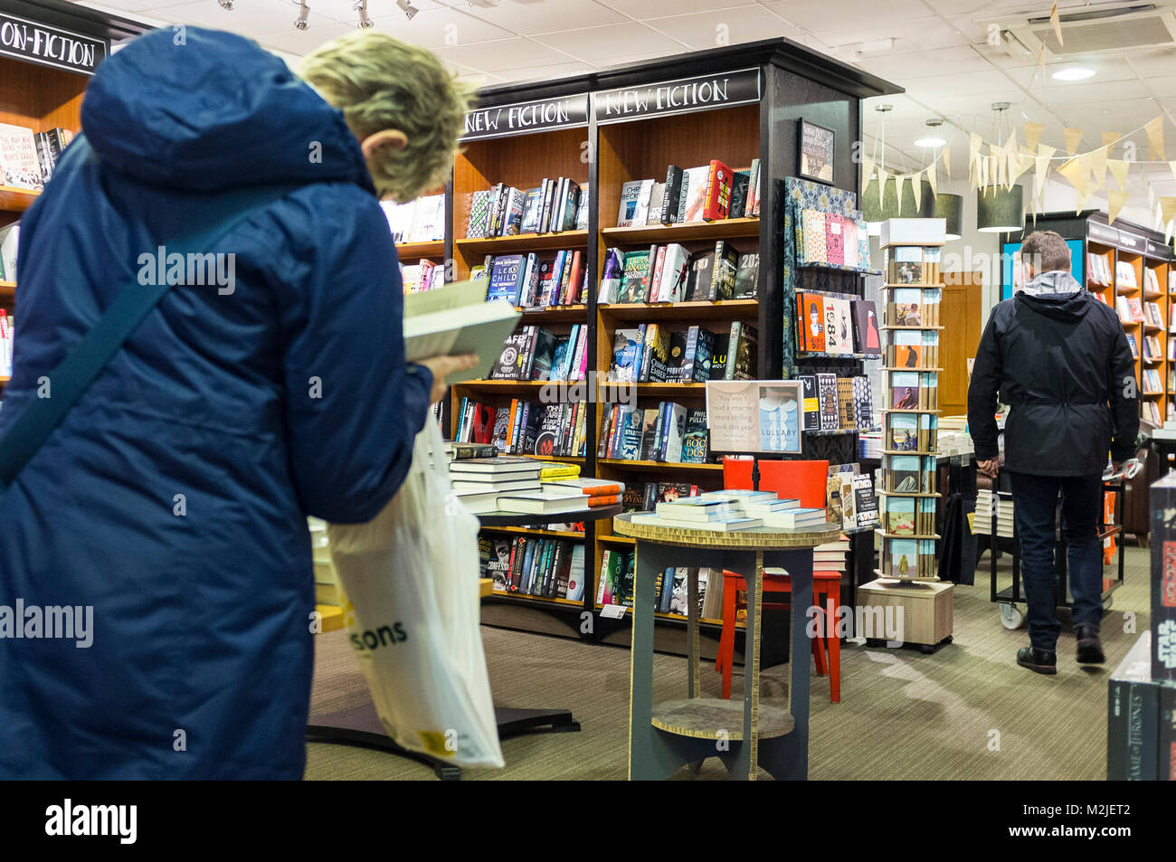 A customer customers browsing in a Waterstones Bookshop Stock Photo - Alamy