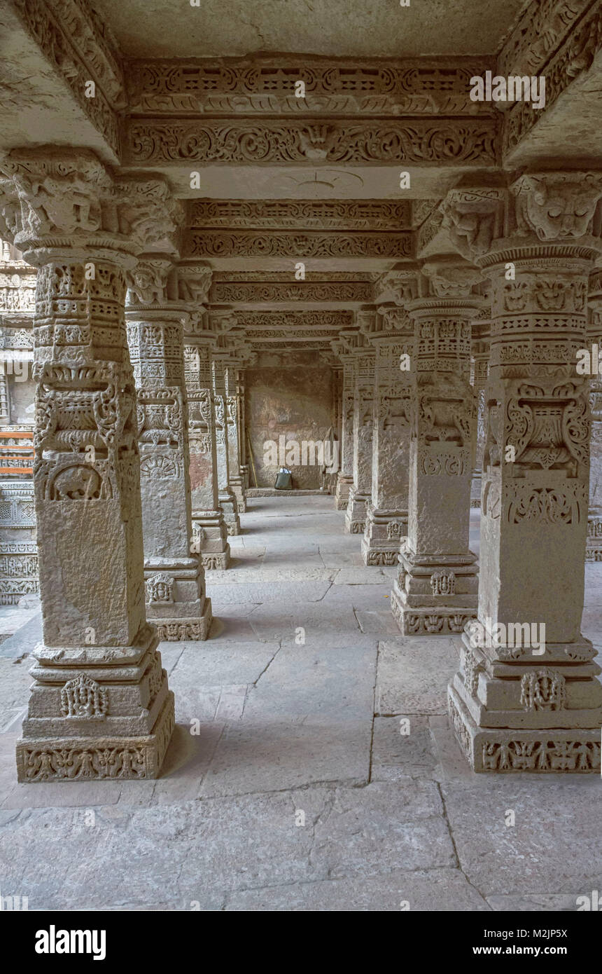 Wall with pillars hi-res stock photography and images - Alamy