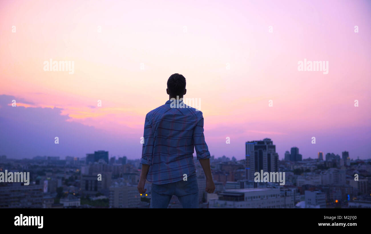 Man standing edge roof hi-res stock photography and images - Alamy