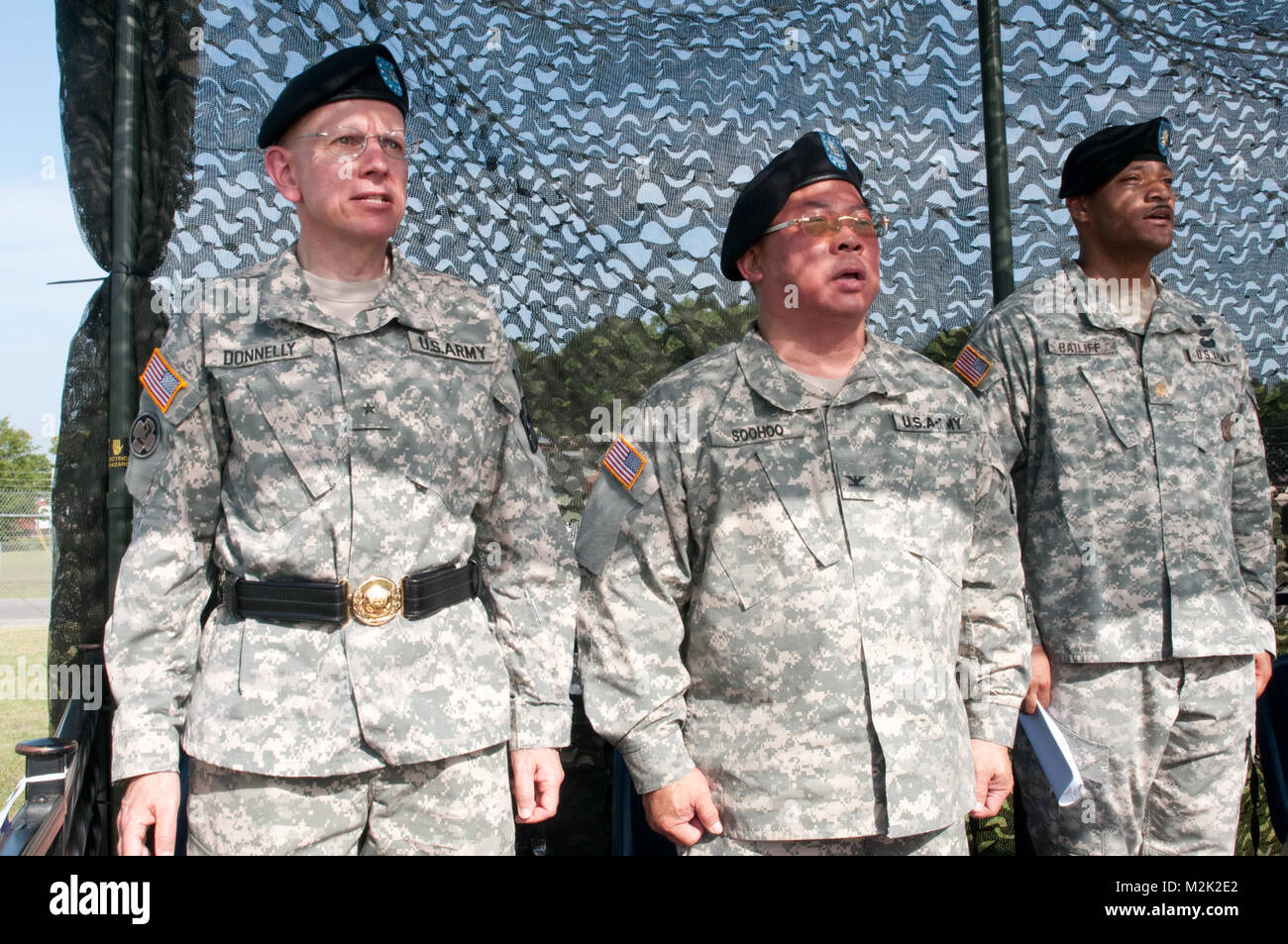 Brig. Gen. John Donnelley and Col. George SooHoo sing the Army Song ...