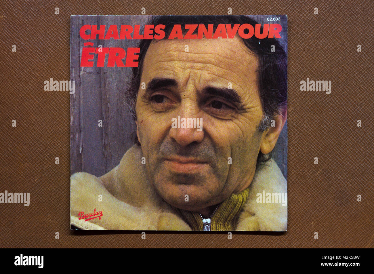 "Être" 45rpm single record (1979) by Charles Aznavour Stock Photo - Alamy