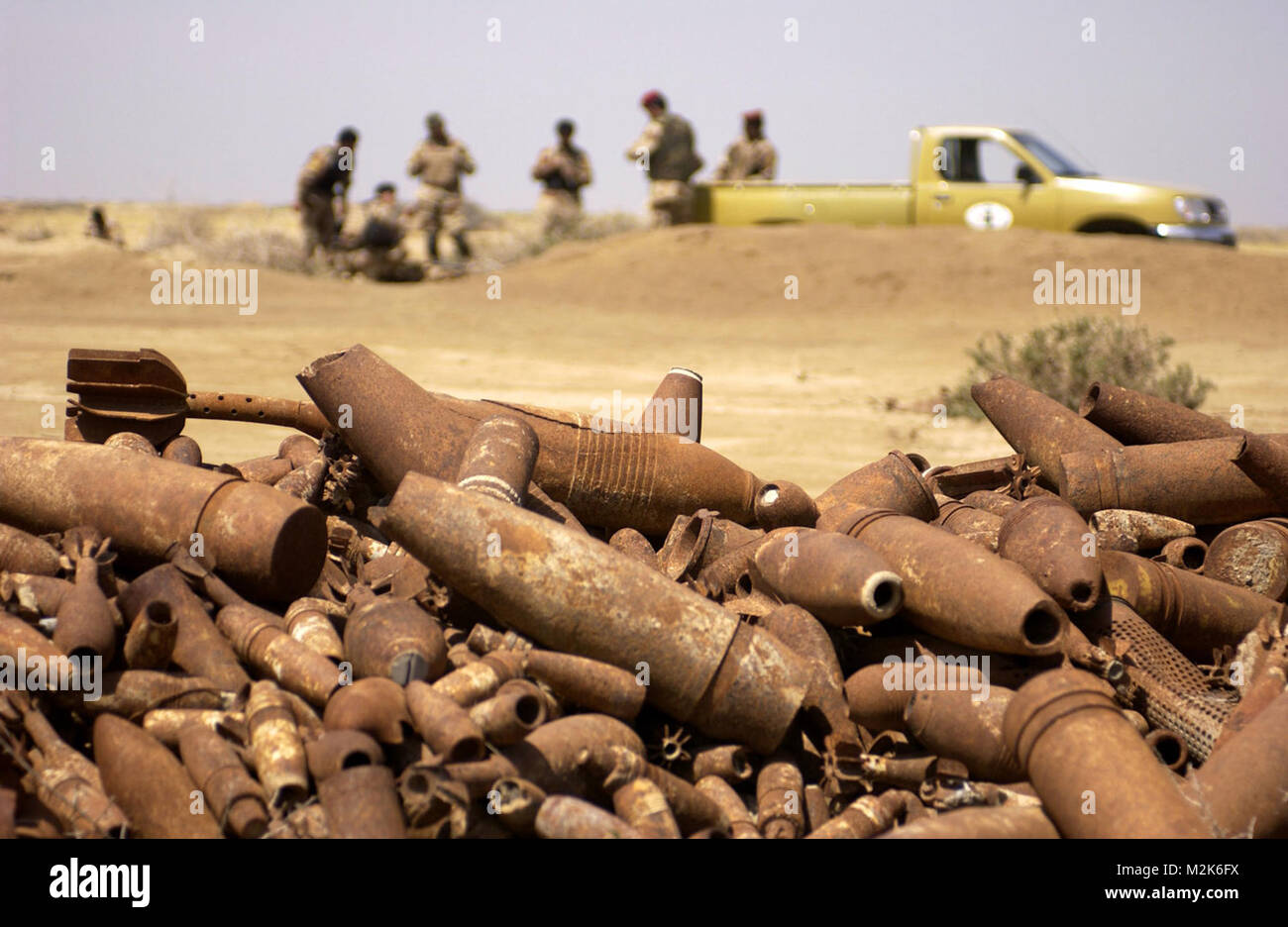 Iraqi Army (IA) Soldiers from the 8th IA Division Explosive Ordinance ...