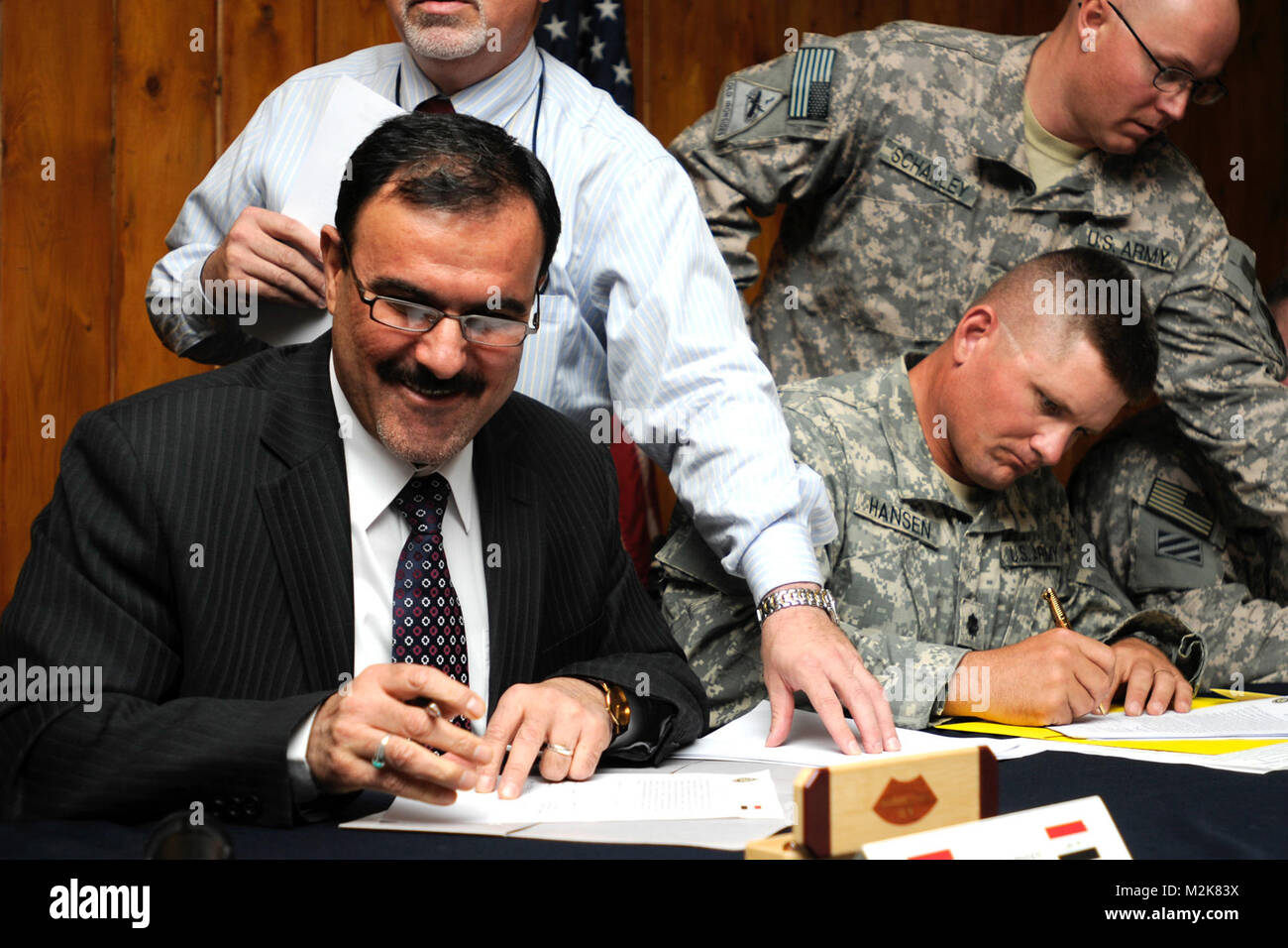 Signing the final paperwork by 1st Armored Division and Fort Bliss ...