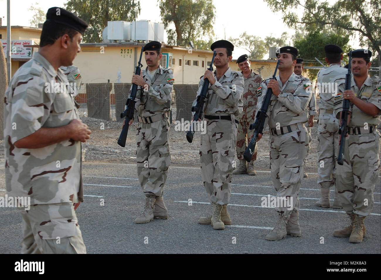 Inspecting angles of Soldiers weapons by 1st Armored Division and Fort ...