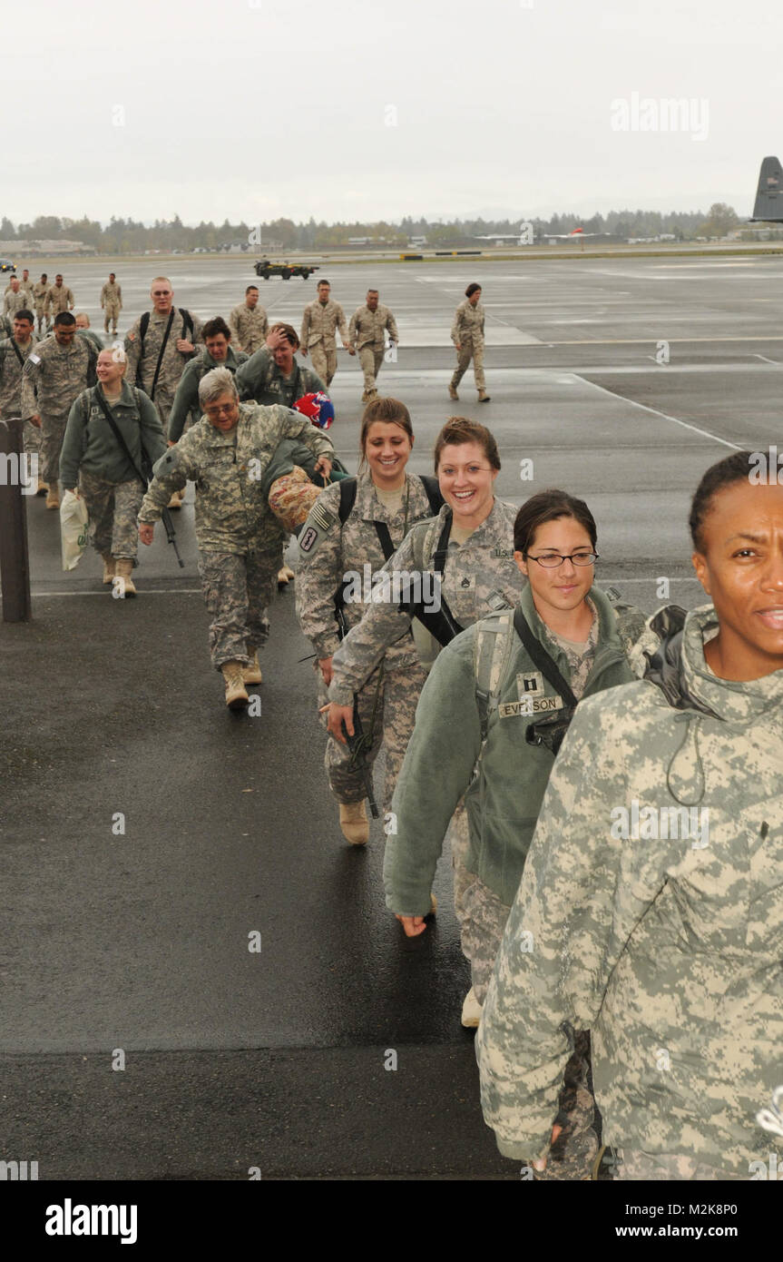 Soldiers from the 467th Combat Stress Control Detachment of Madison ...