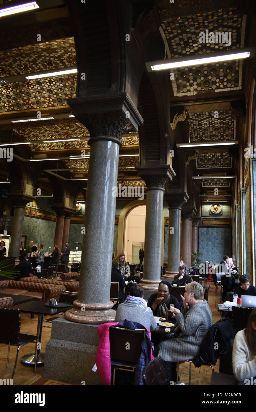 Leeds Art Gallery and City Museum Stock Photo - Alamy