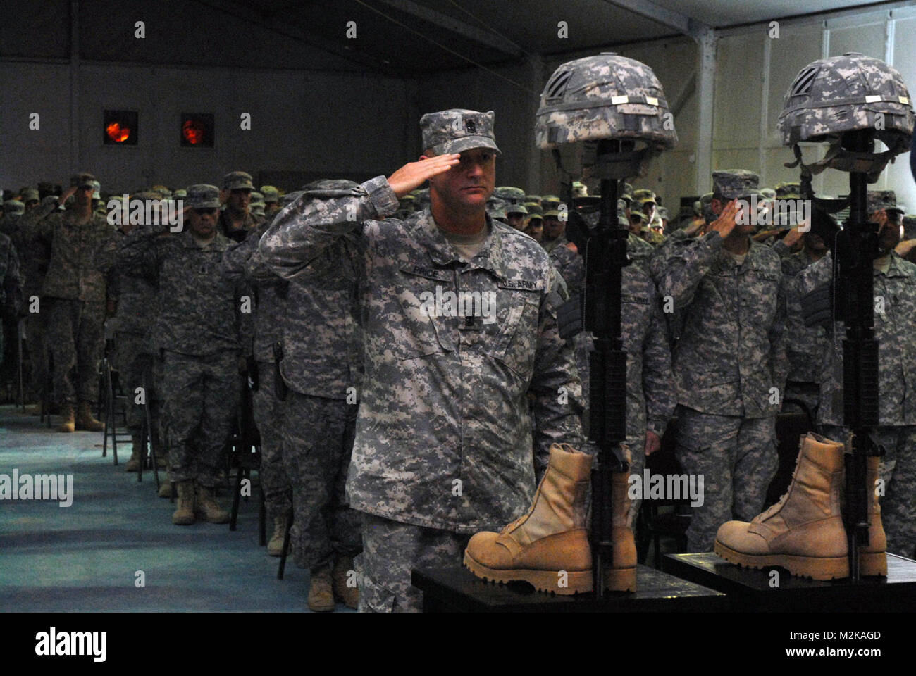 Soldier paying his respects hi-res stock photography and images - Alamy