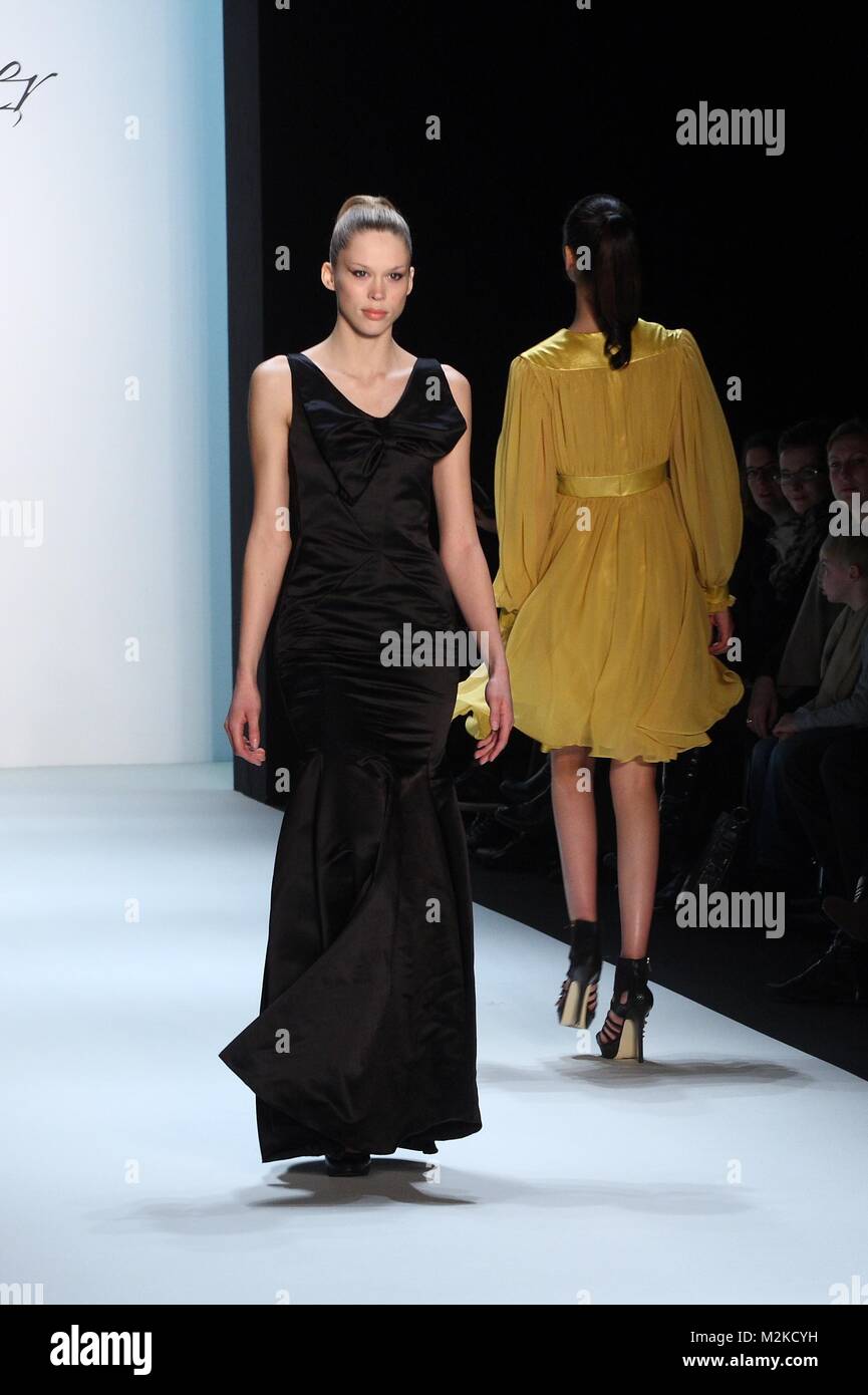 Indolently hi-res stock photography and images - Alamy