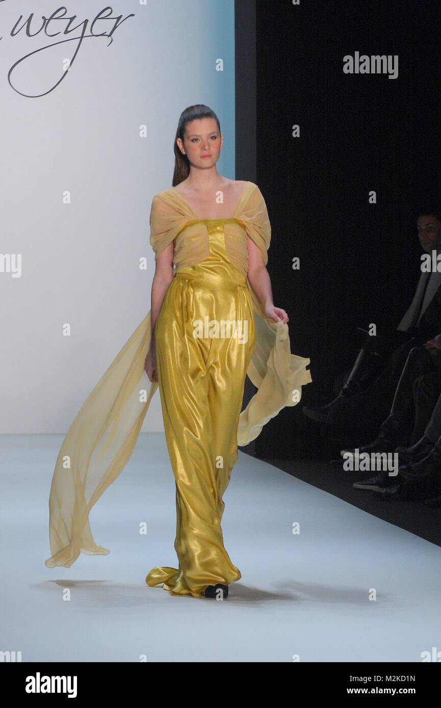 Indolently hi-res stock photography and images - Alamy