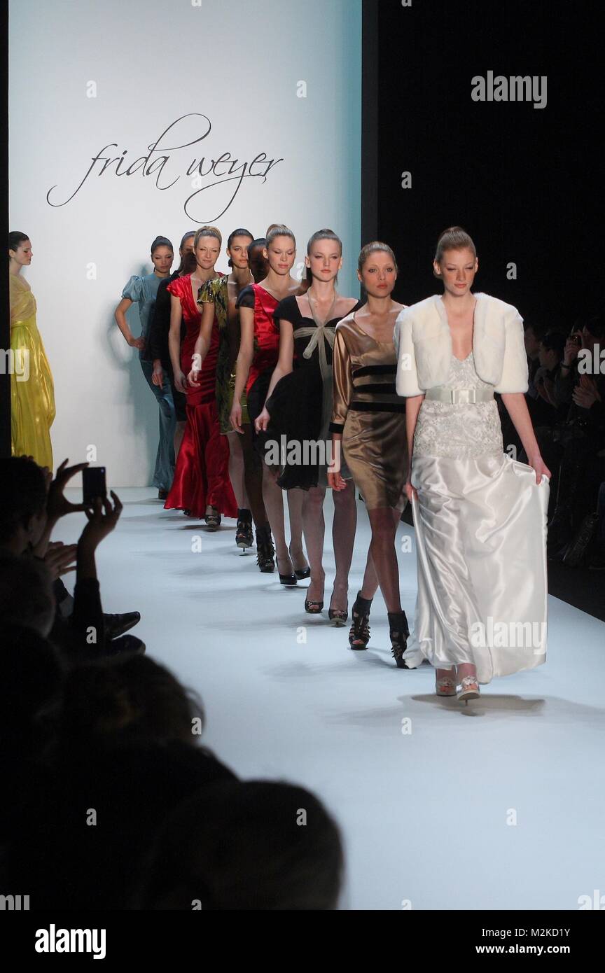 Indolently hi-res stock photography and images - Alamy