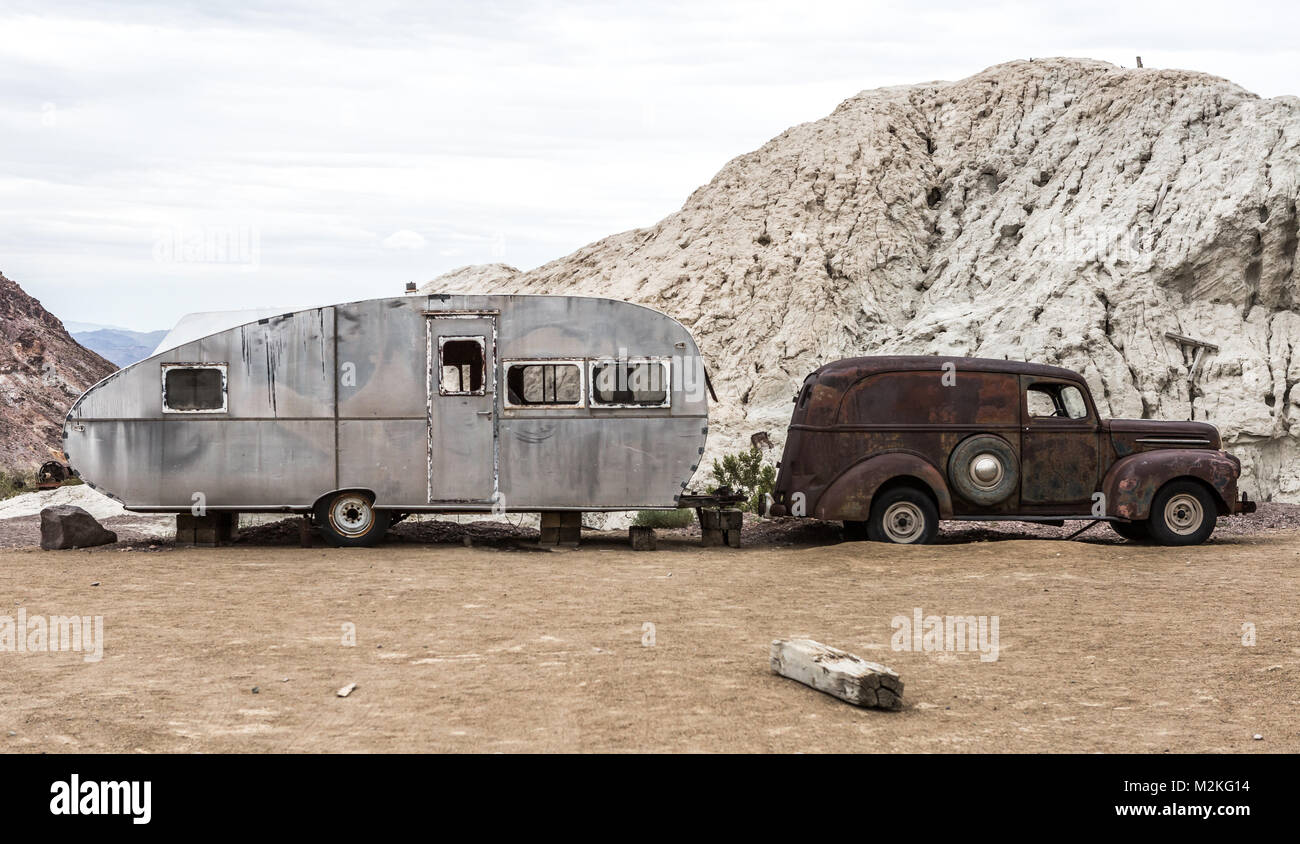 Old rusty truck and old caravan Stock Photo - Alamy