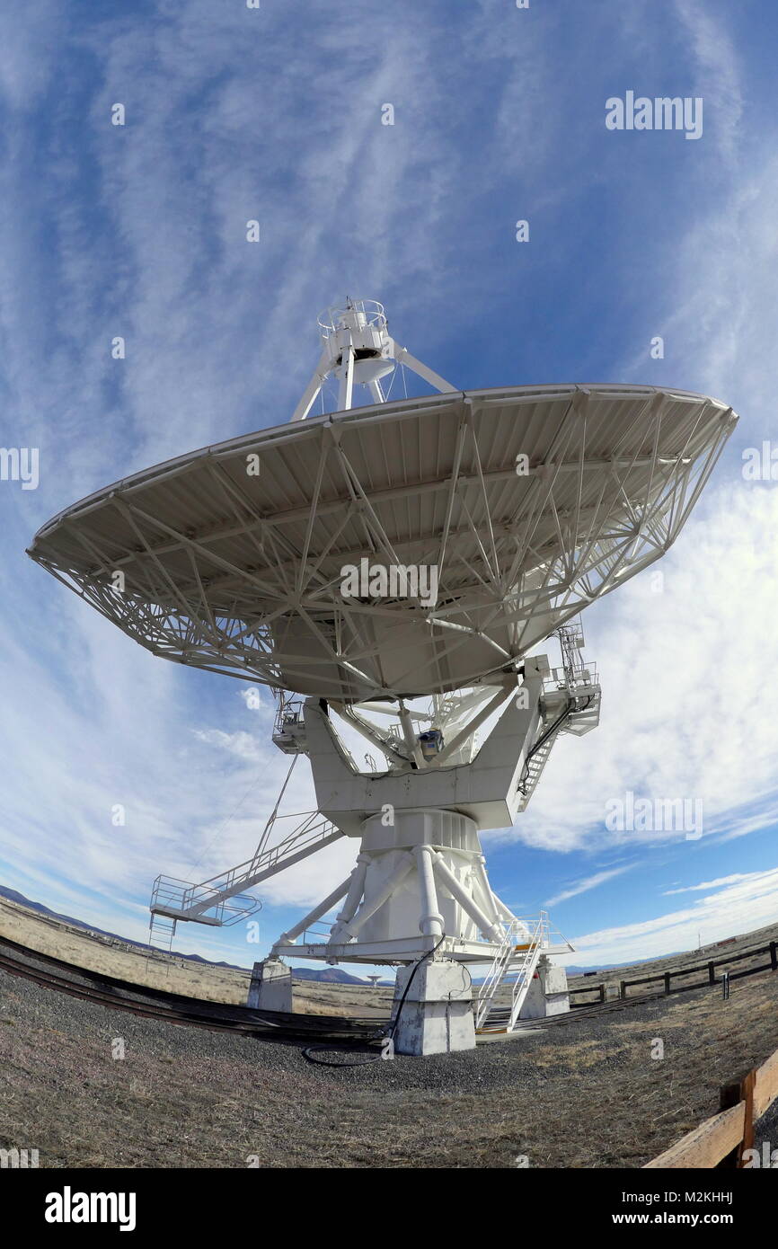 Large aperture antenna hi-res stock photography and images - Alamy