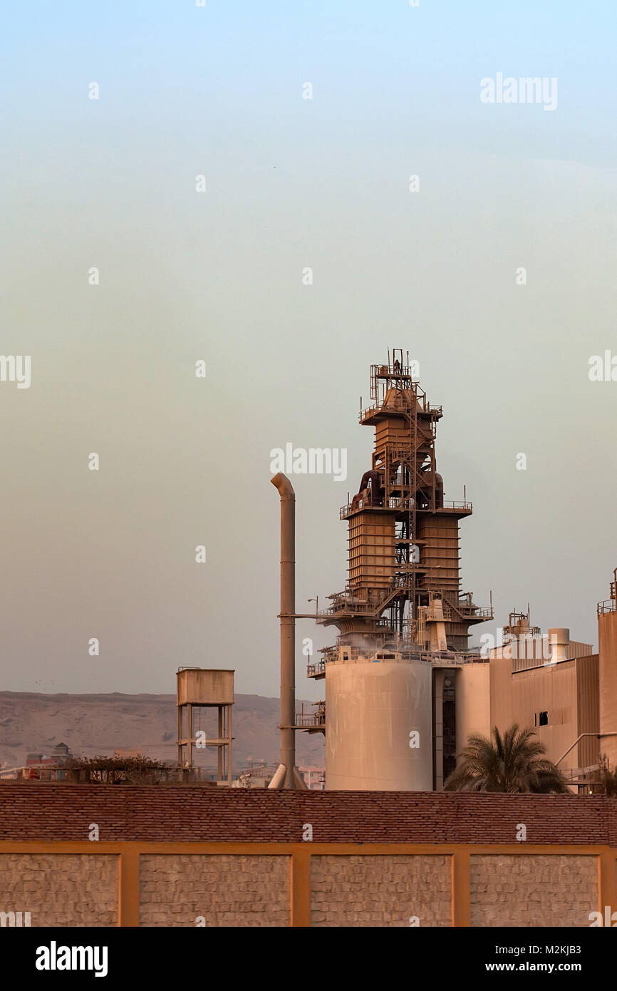Sand loading tower hi-res stock photography and images - Alamy