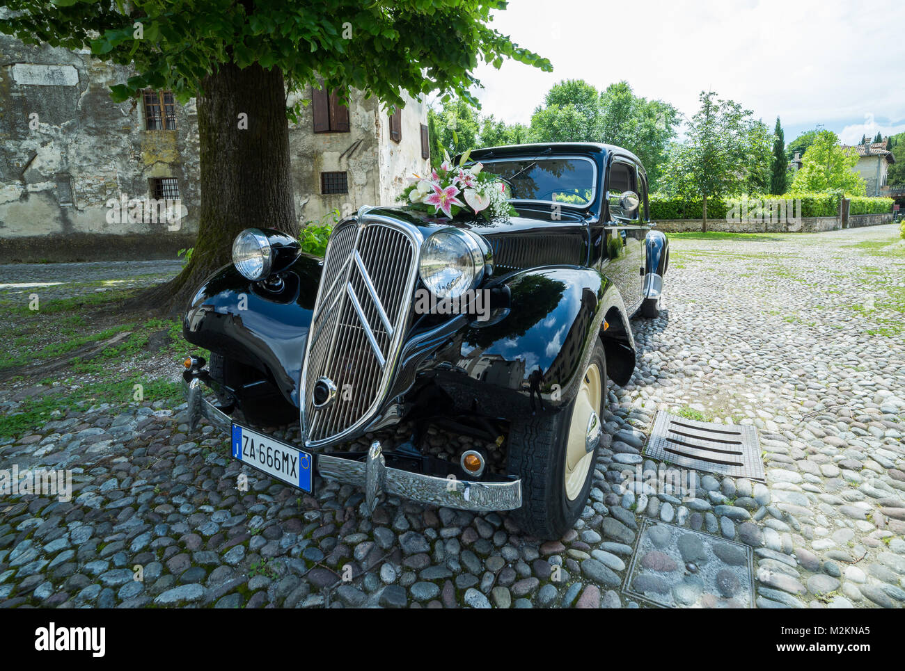 Traction citroen 50s hi-res stock photography and images - Alamy