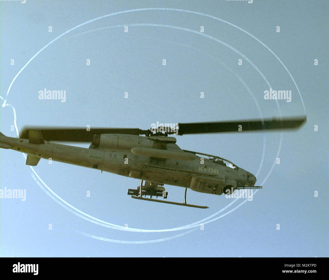 USS KEARSARGE (August 11, 1999) -- An AH-1W "Super Cobra" attack ...