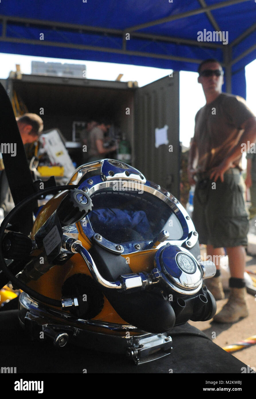 100714 n 6138k 119 sailors of underwater construction team uct hi-res ...