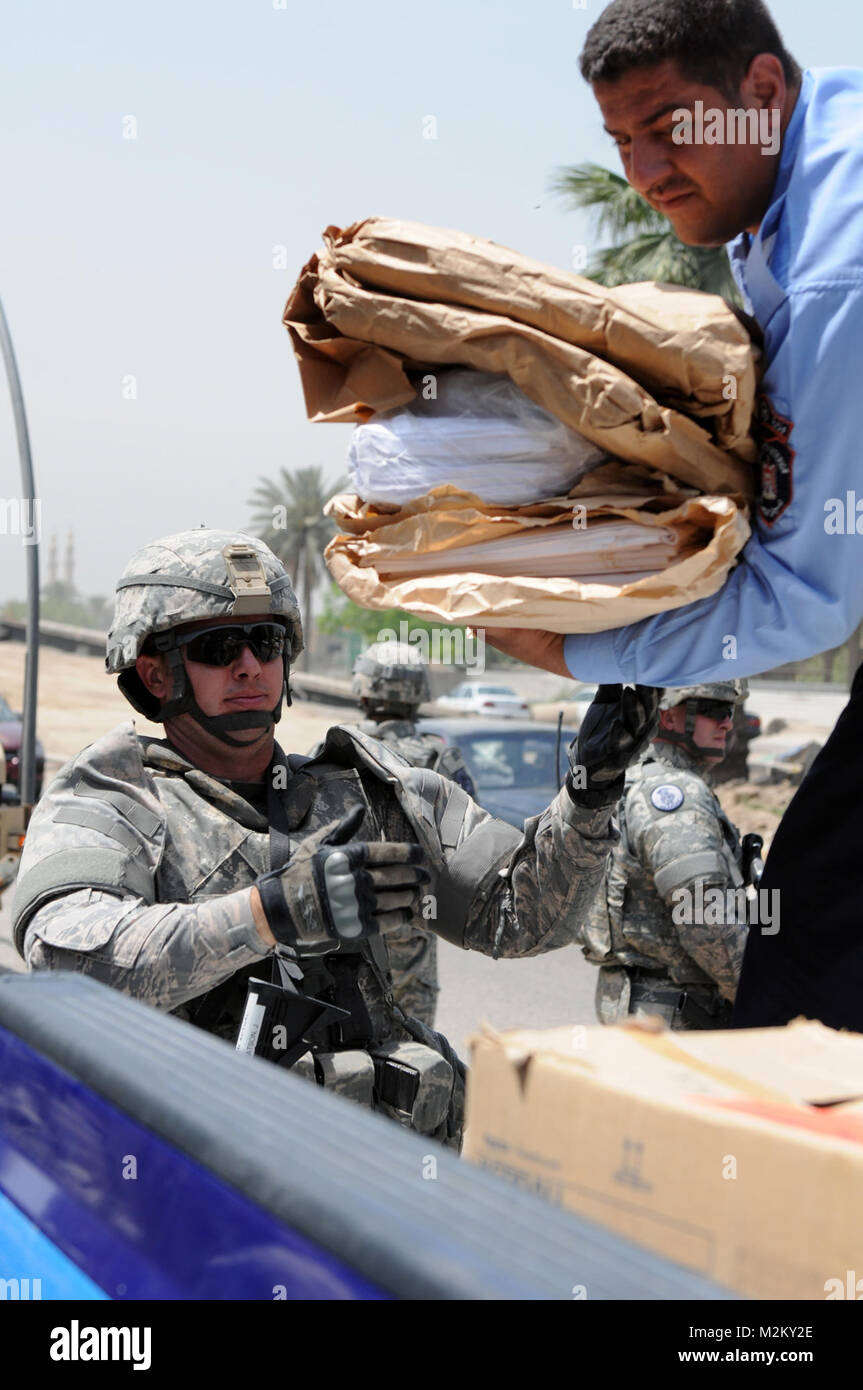 Handing off bed linens by 1st Armored Division and Fort Bliss Stock ...