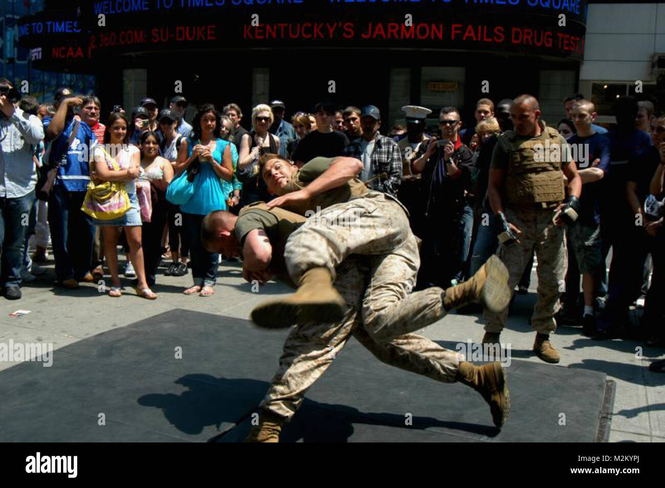 Artillery Marines from Special Purpose MAGTAF New York demonstate MCMAP ...