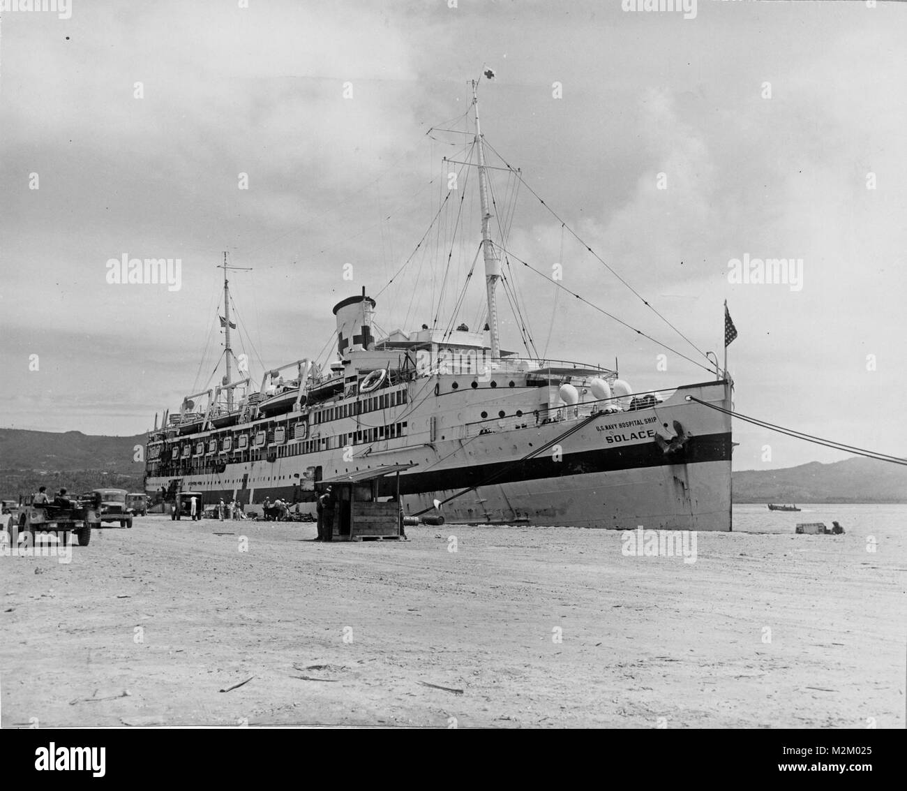 Uss solace hi-res stock photography and images - Alamy