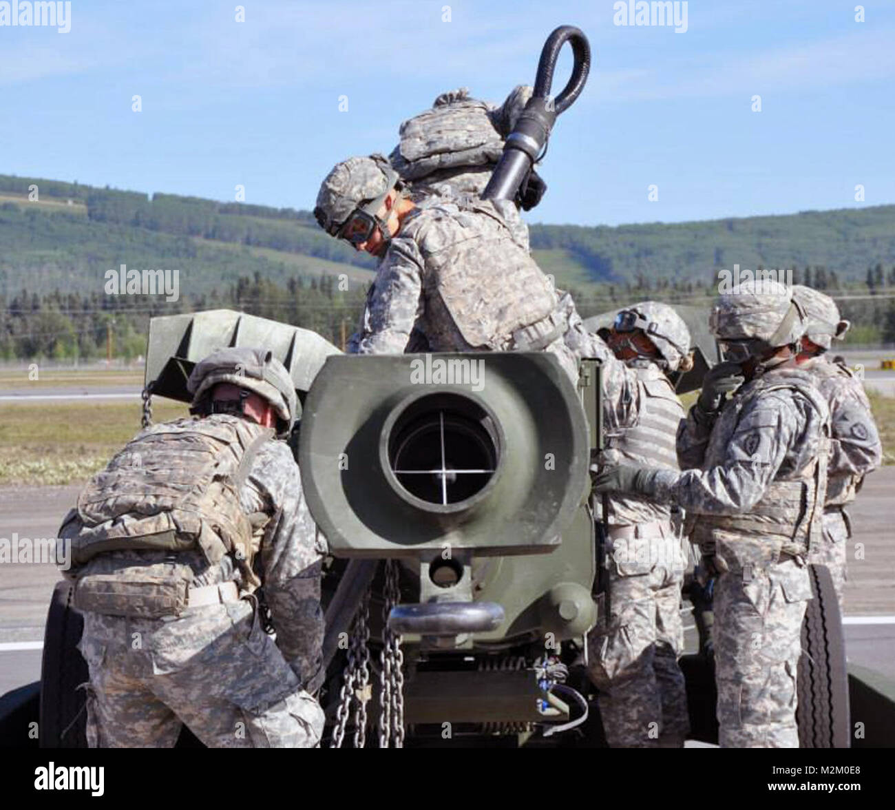 Soldiers from B Battery, 2nd Battalion, 8th Field Artillery Regiment ...