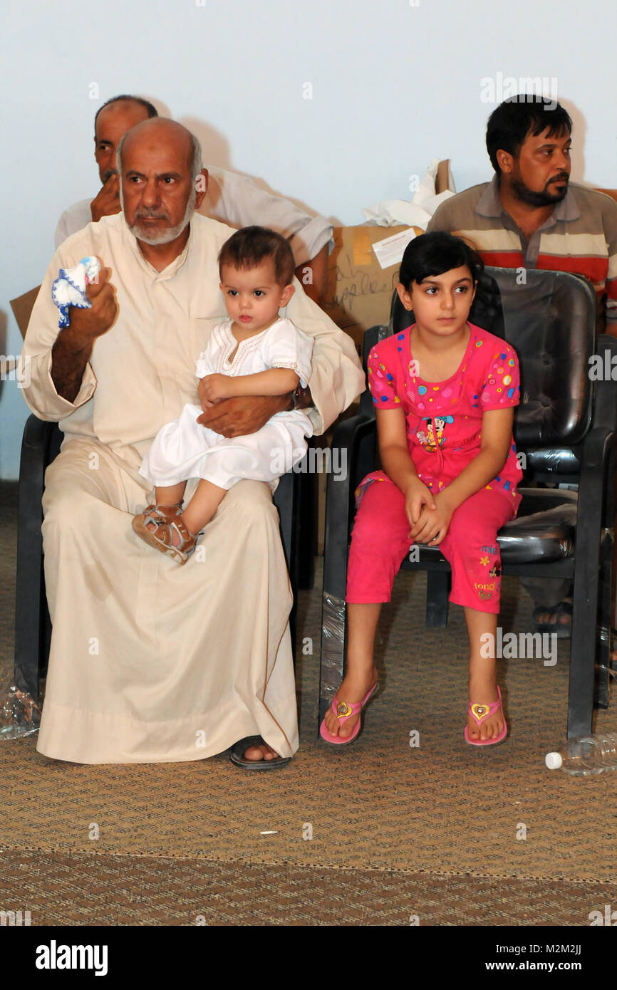 Iraqi Family by 1st Armored Division and Fort Bliss Stock Photo - Alamy