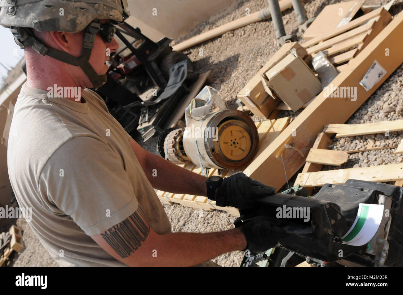 DSTB, 1st AD Soldiers retrograde equipment by 1st Armored Division and ...