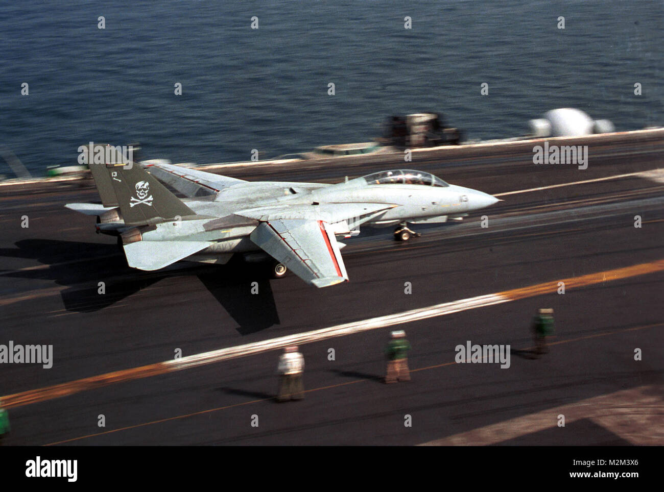 000909-N-7917K-002 ABOARD USS GEORGE WASHINGTON (September 9, 2000) -- An F-14B "Tomcat ...