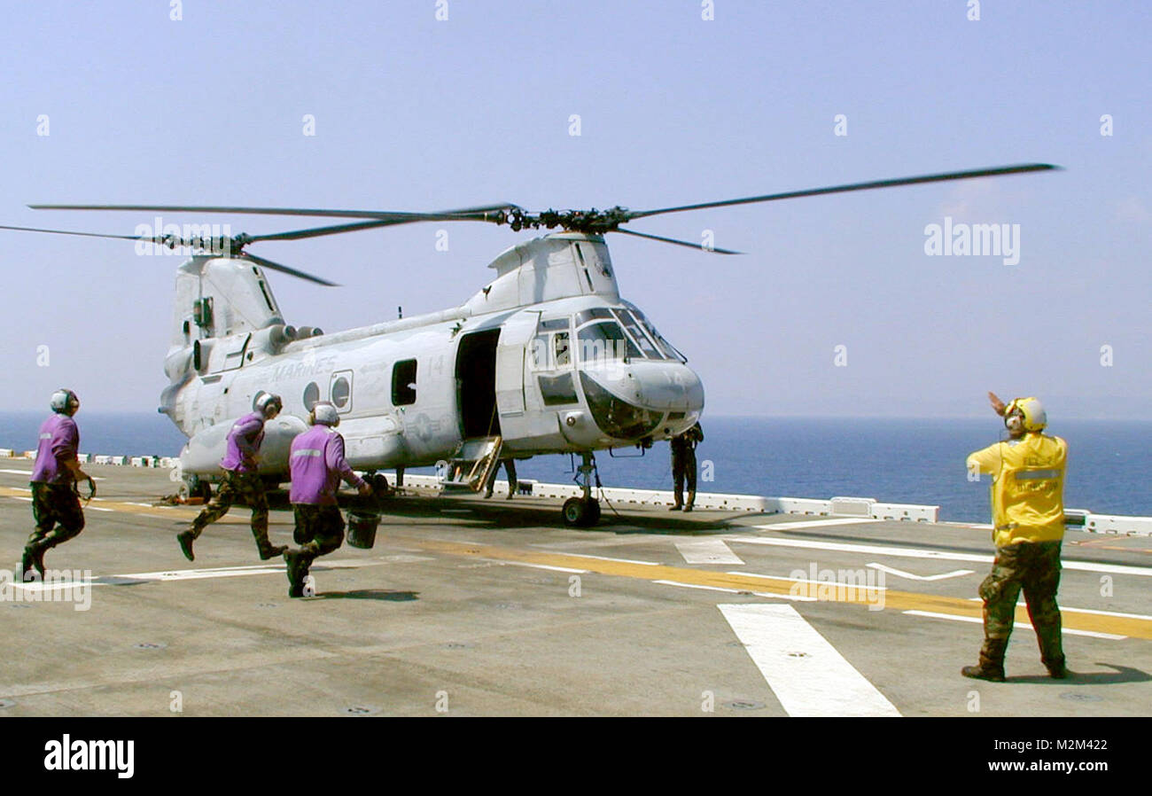 000919-N-2915-003 ABOARD USS ESSEX (September 19, 2000) -- Sailors rush ...