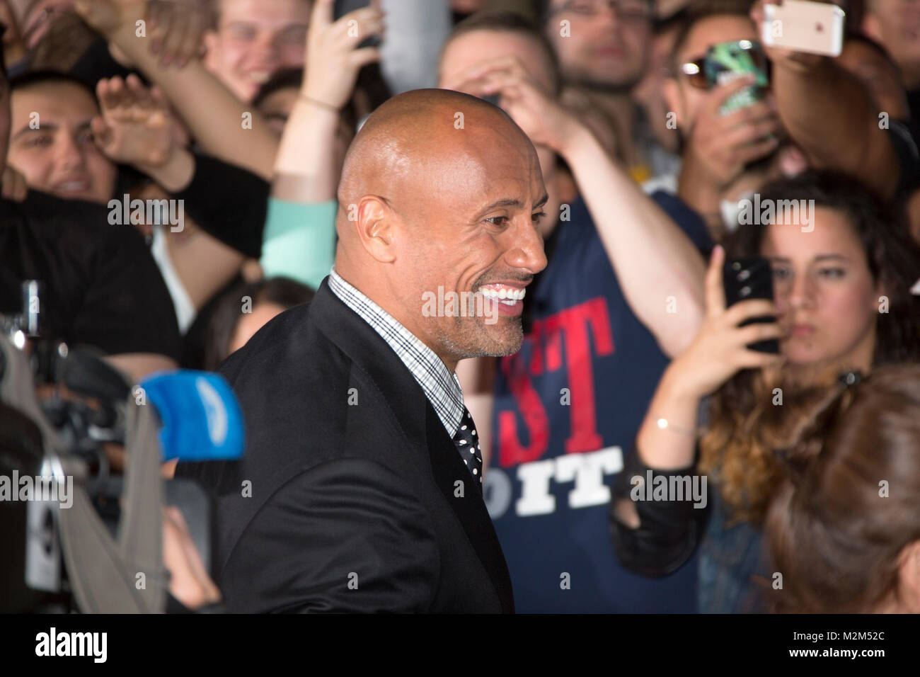 Dwayne johnson with fans hi-res stock photography and images - Alamy