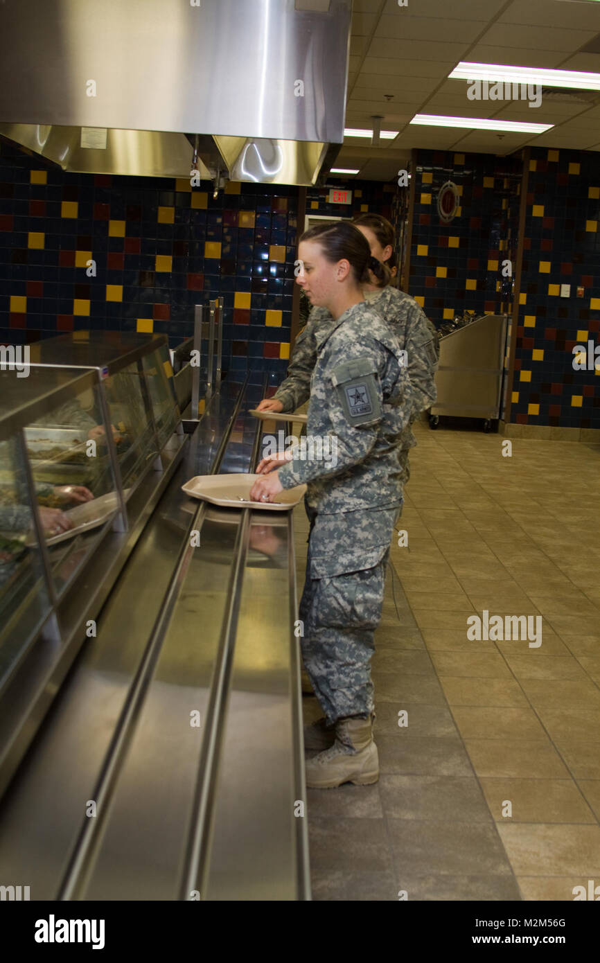 Trainee Soldiers eat lunch at the new Army Ordnance Dining Facility at ...