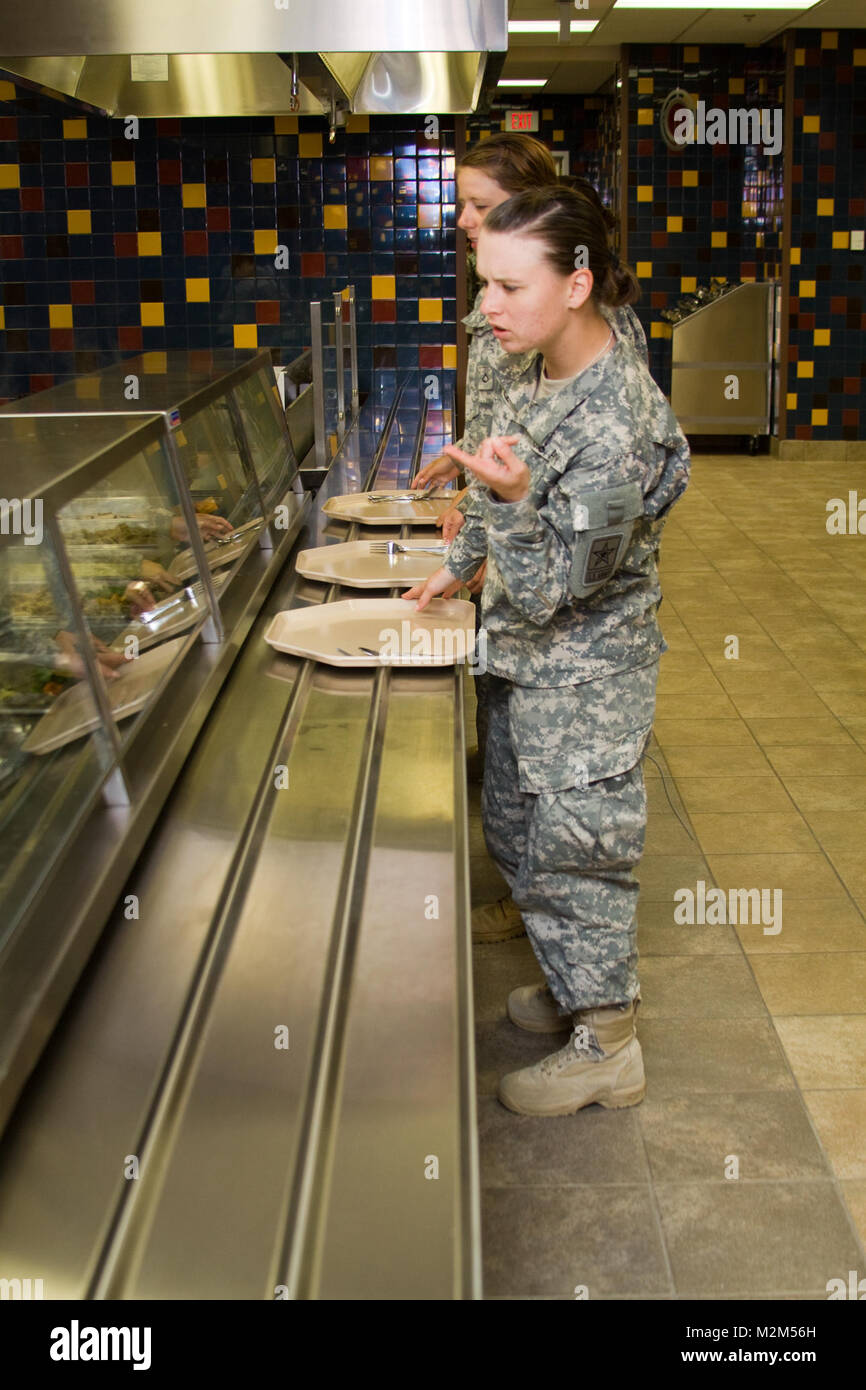 Trainee Soldiers eat lunch at the new Army Ordnance Dining Facility at ...
