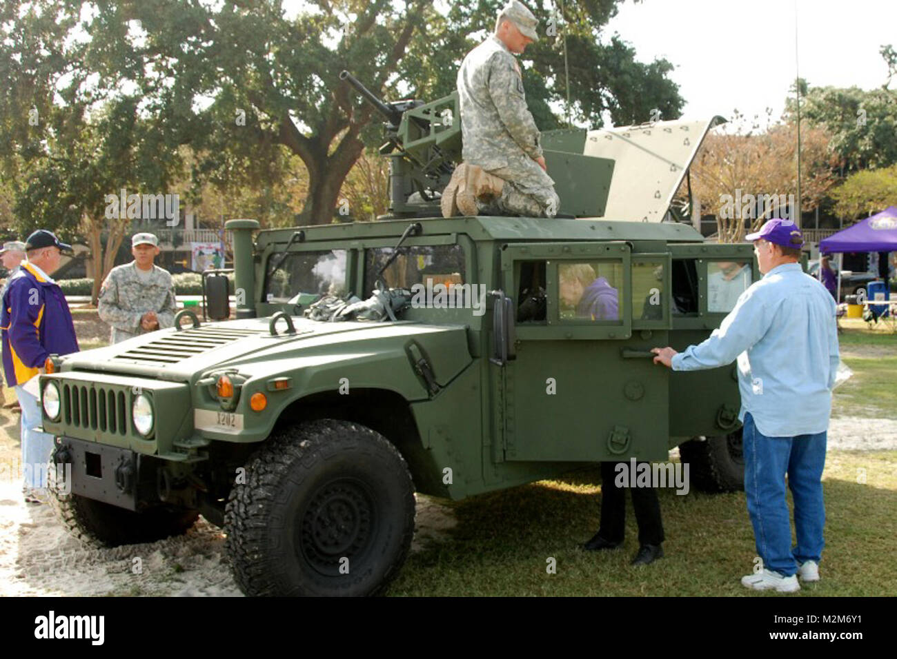 Louisiana National Guard Soldiers of the 239th Military Police in ...