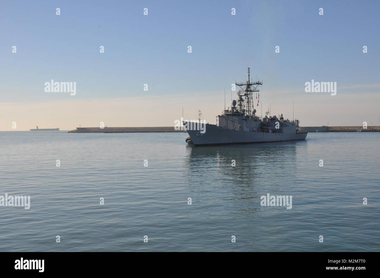 ROTA, Spain -- USS Stephen W. Groves (FFG-29)pulls into the Naval ...