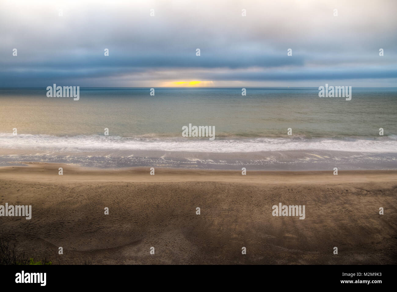 Beautiful empty beaches hi-res stock photography and images - Alamy