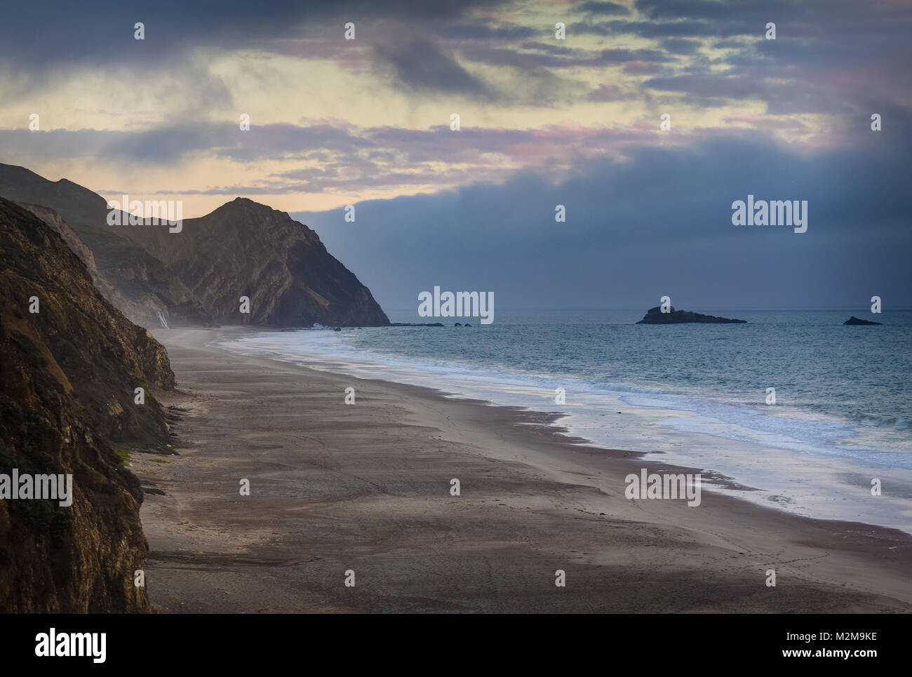 Beautiful empty beaches hi-res stock photography and images - Alamy