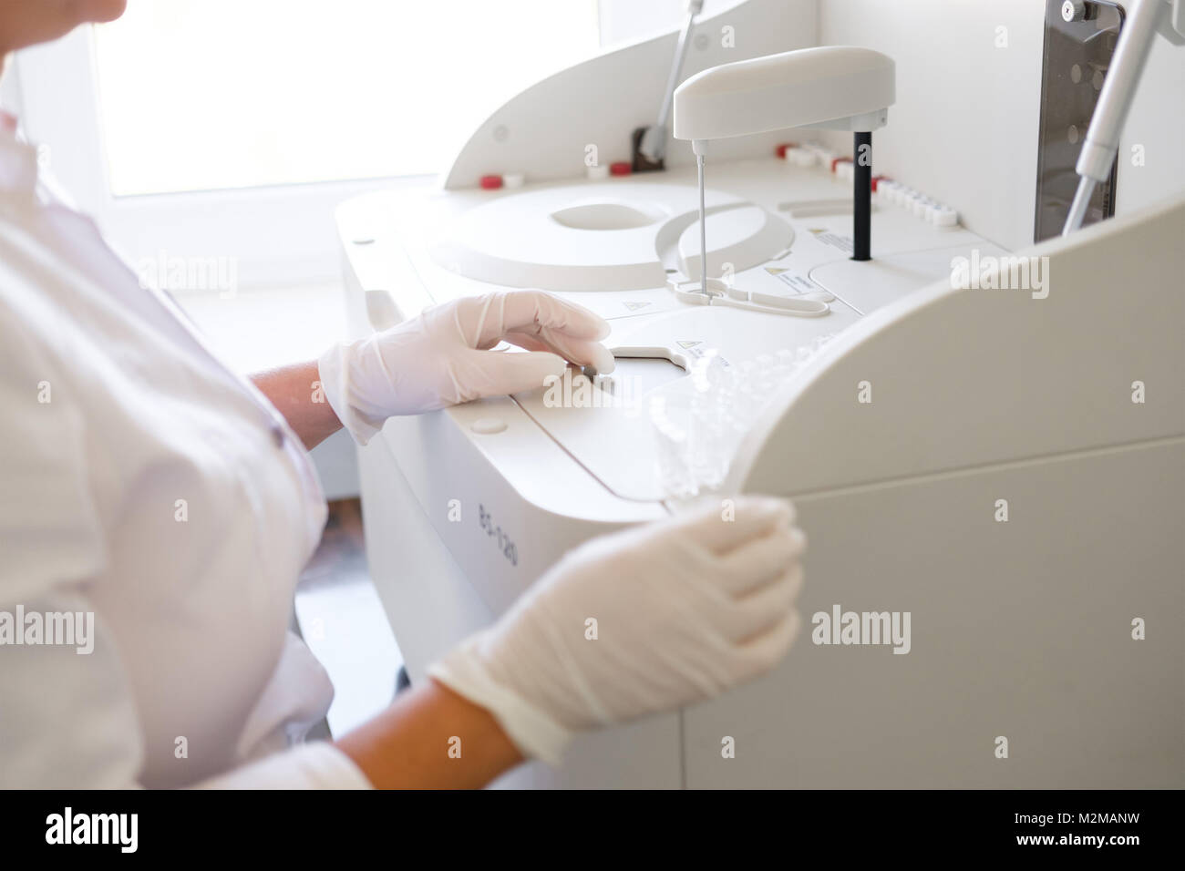 Laboratory diagnostic machine hi-res stock photography and images - Alamy