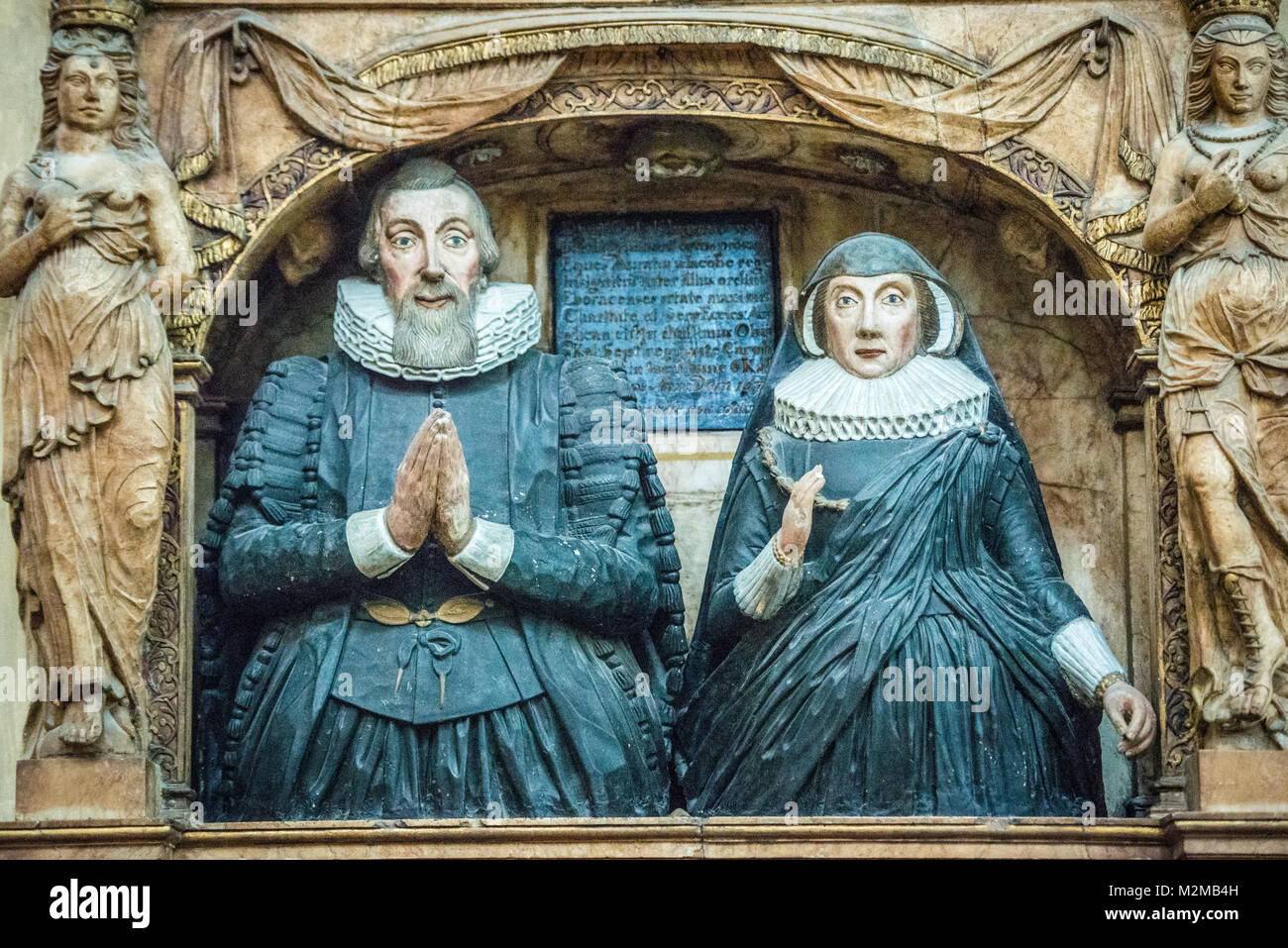Religious statues that decorate the wall of York Minster, York ...