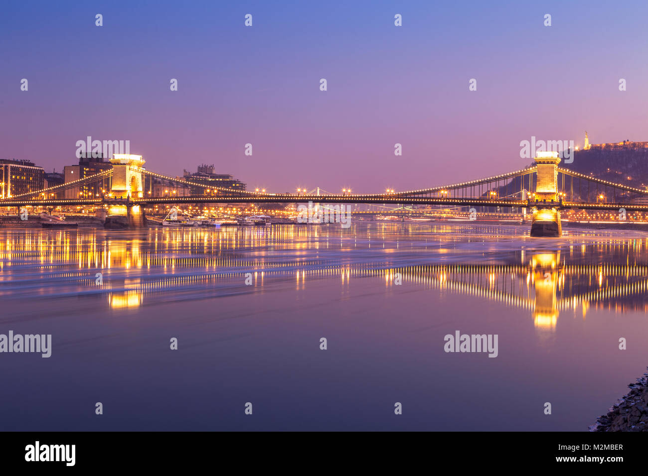 Chain bridge budapest in winter hi-res stock photography and images - Alamy