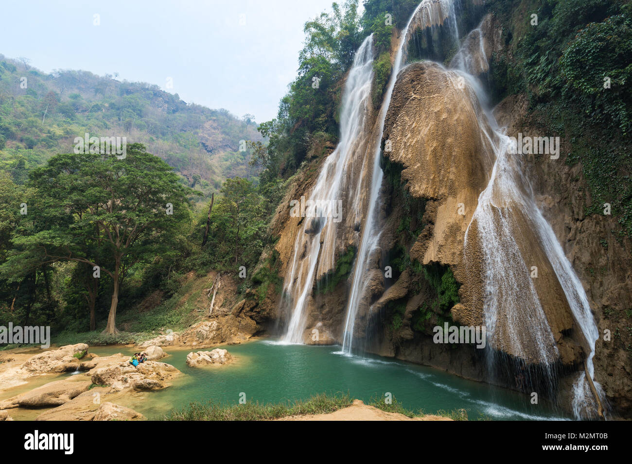 Front view waterfall hi-res stock photography and images - Alamy