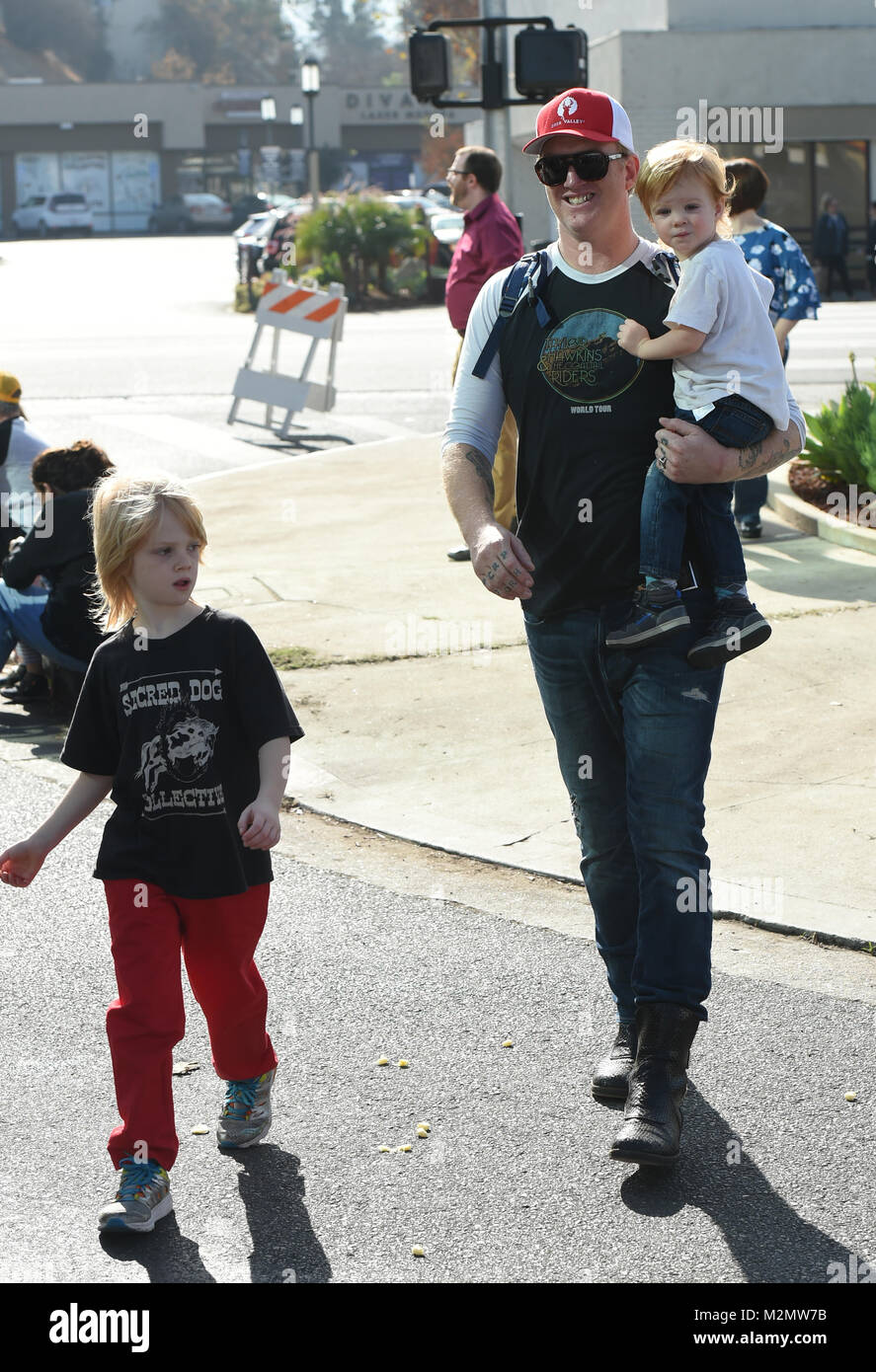 Josh Homme goes to the Farmers Market with his kids Wolf and Orrin ...
