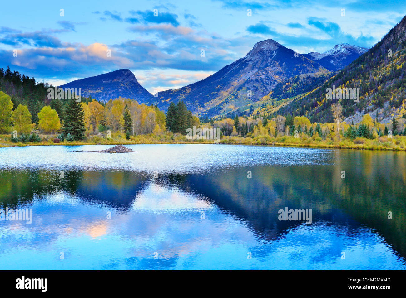 Marble lake lodge hi-res stock photography and images - Alamy