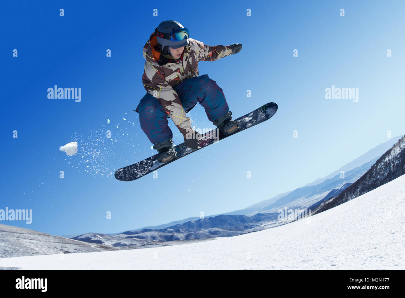 Young men outdoor skiing Stock Photo - Alamy