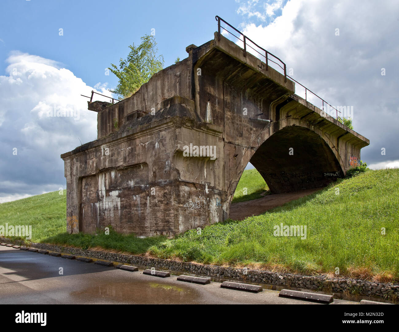 Ilsede, ehem Hüttenwerk, Brückenfragment Stock Photo - Alamy