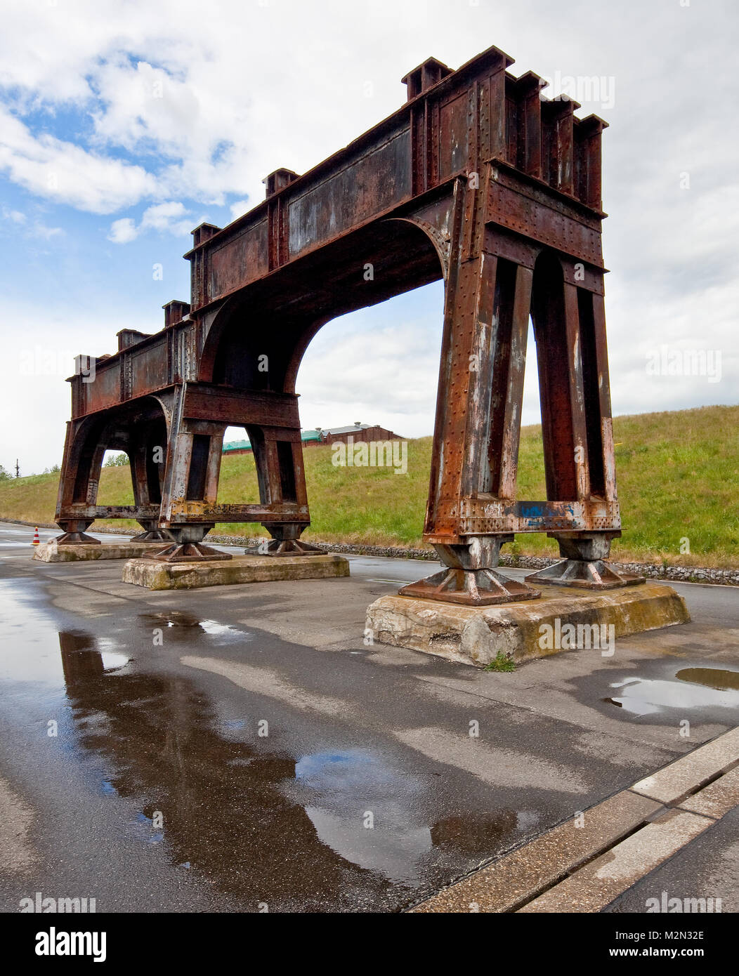 Ilsede, ehem Hüttenwerk, Torso einer Rohrbrücke Stock Photo - Alamy